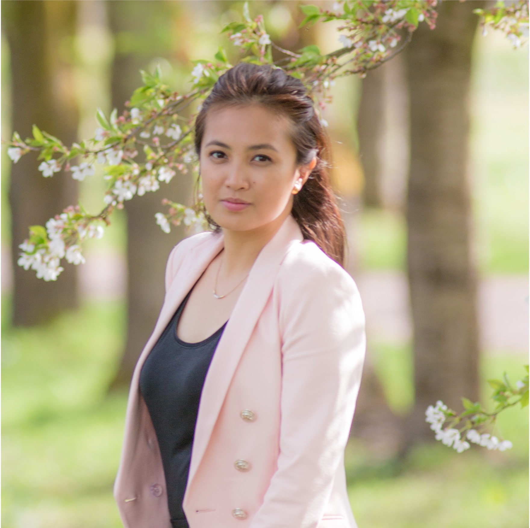 Suggested Bio & Photo – Dahlia Simangan